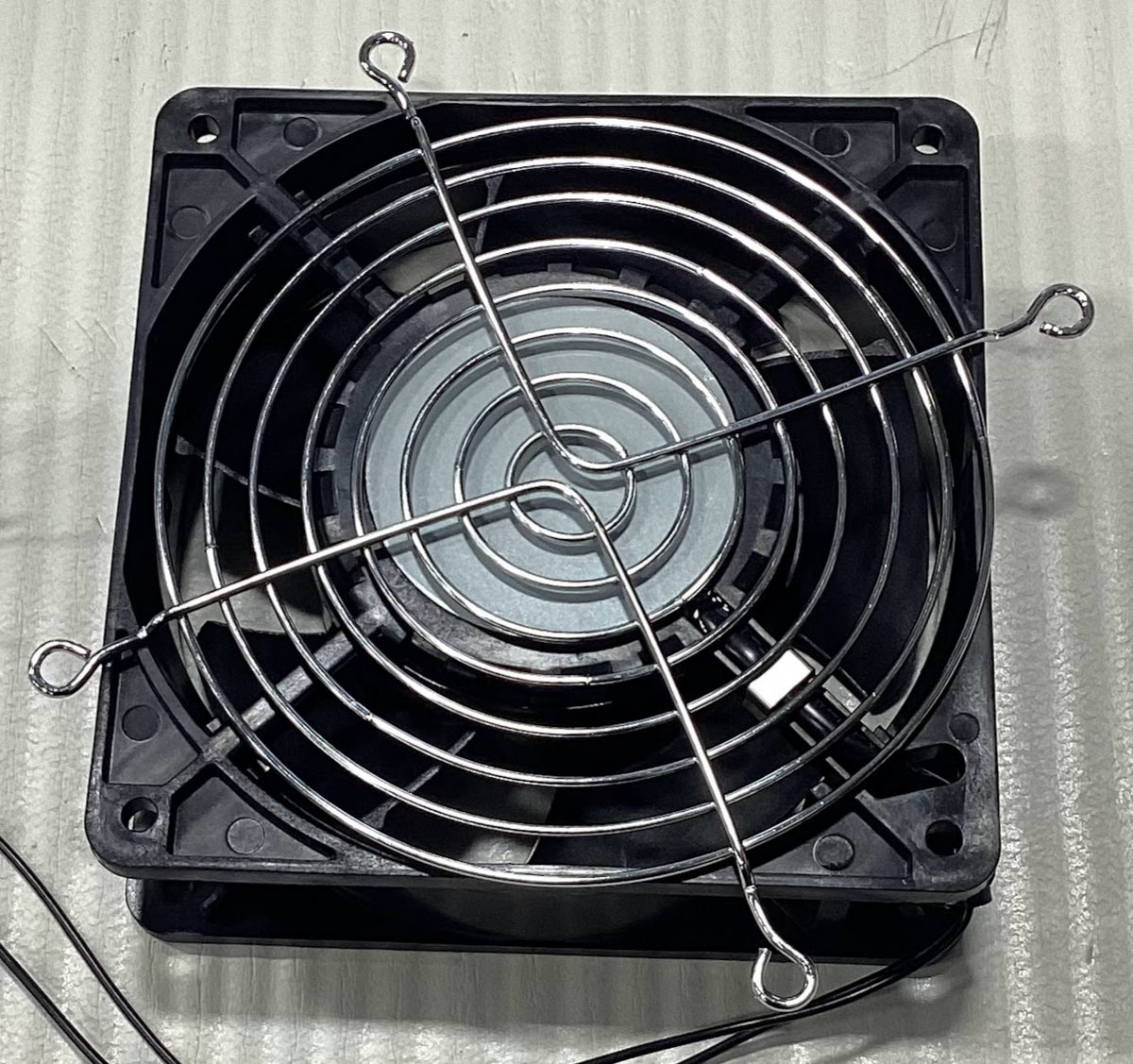 E00141-00 120 x 38mm Cooling Fan + Wire Guard - Large – Blue Alpine